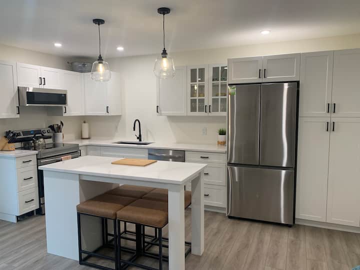 Modern Suite Near The Beach - ペンティクトン