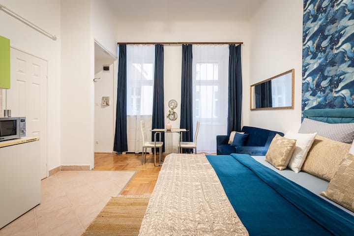 Légkondis Udvari Lakás Az Operaház Mögött - Budapest