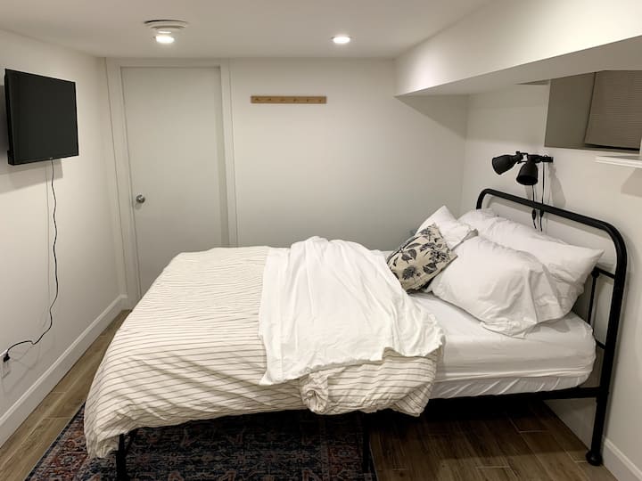 Lt Apt In Junction Triangle, Walk To Up Express -