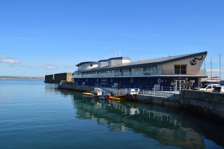 Sea & Harbour Views Cabin 5 @ Crabber's Wharf - Lulworth Cove