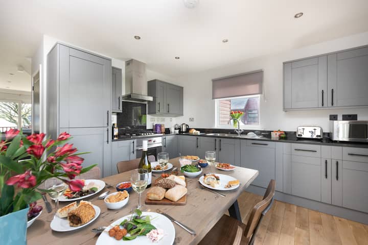 Superior Wooden Lodge - Wadebridge