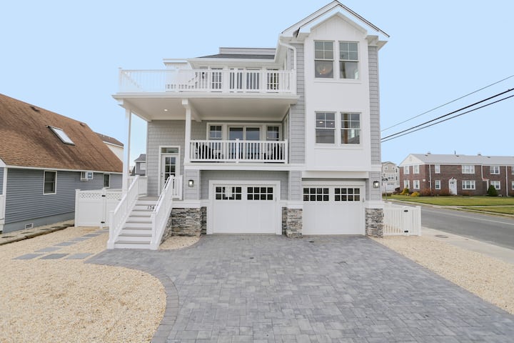 Oceanside Bliss • Sun, Sand And Saltwater Pool! - Beach Haven, NJ