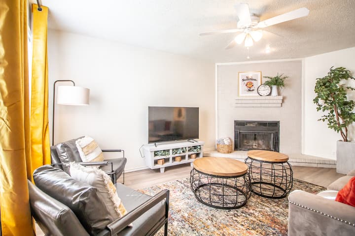 Frankford Townhomes "A" - Central/garage/sleeps 4 - Lubbock, TX