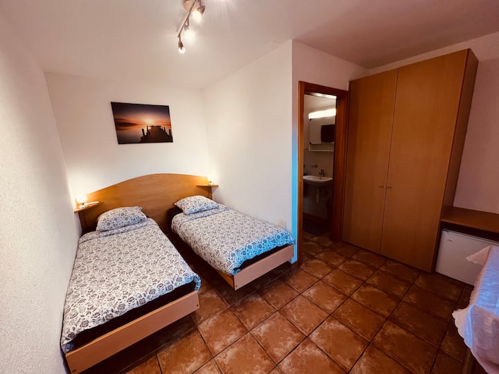 La Cigale Chambre 2 Lits Simple - Martigny