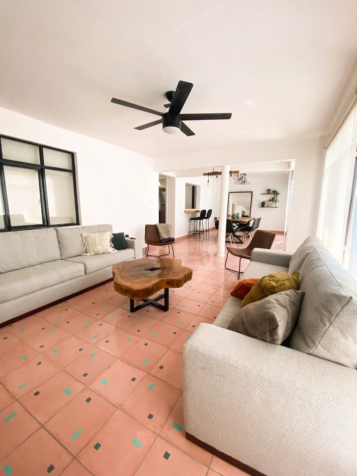 Air-conditioned Downtown Home W/ Balcony - Aguascalientes