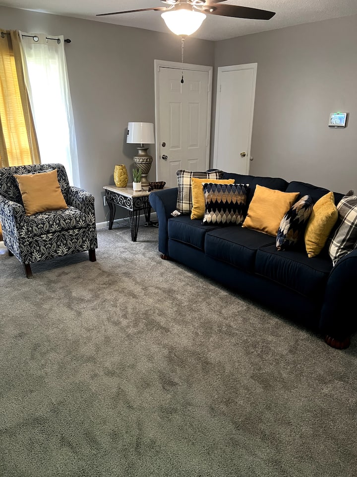 Cozy Home Away From Home - Riverdale, GA