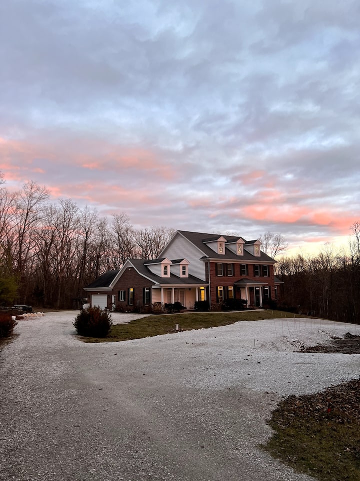 Chickadee Farm Bed & Breakfast-4 Beds/8 Guests - Defiance Ridge Vineyards, Defiance