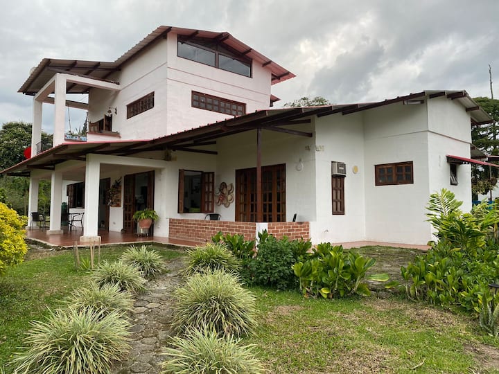 Mi Casita- Habitación Privada #2 - Montenegro