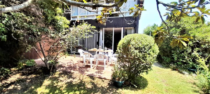 Cálida Casa De Madera De 2 Pisos - Algarrobo