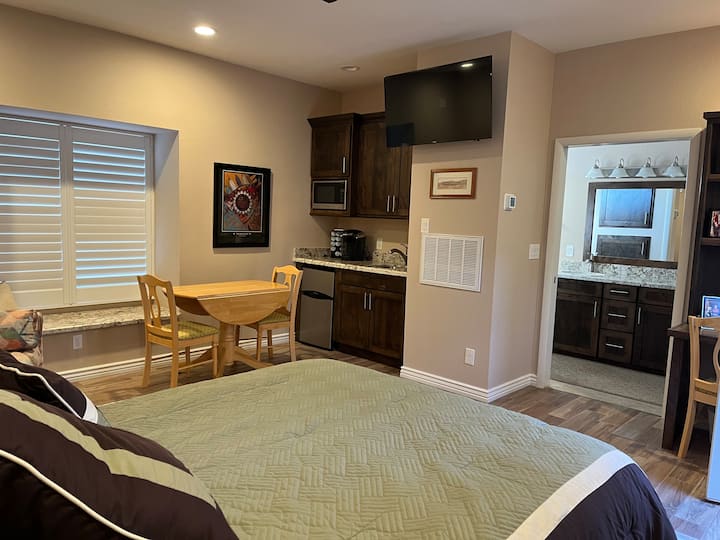 Beautiful Detached Casita - Sun City West, AZ