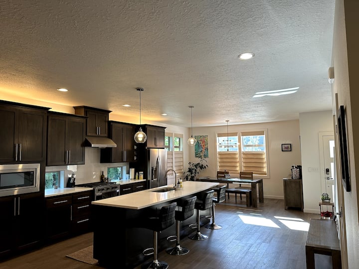 Modern Ferry Street Bridge Living Near Autzen - Eugene, OR