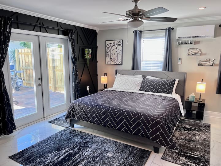 Private Patio & Grill, King Bed - Fort Lauderdale, FL