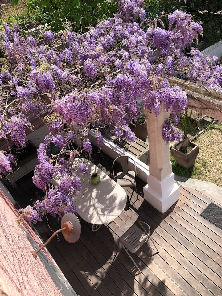 Appartement Avec Jardin En Ville, Place De Parking - Arles