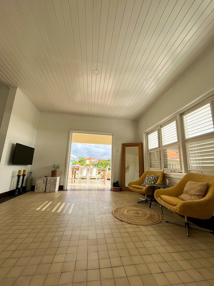 Perfectly Located 3 Bedroom Apt In 
The City - Curazao