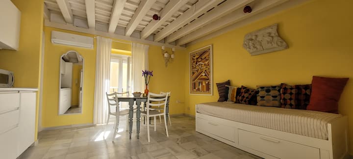 Casa De Adriana - Casco Viejo- Historical Center - Catedral de Cádiz