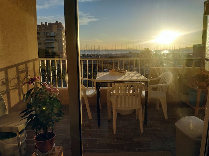 Loue Agréable Studio Sur Le Port De Hyères - Hyères
