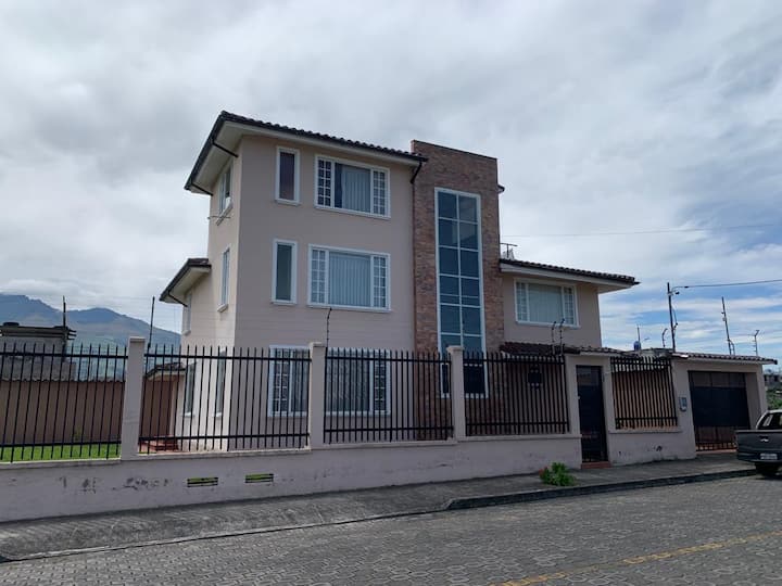 Modern House With Volcano View - Machachi