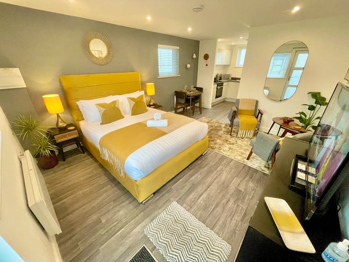 A Cozy Hideaway With Balcony - Close To Beach - Bournemouth