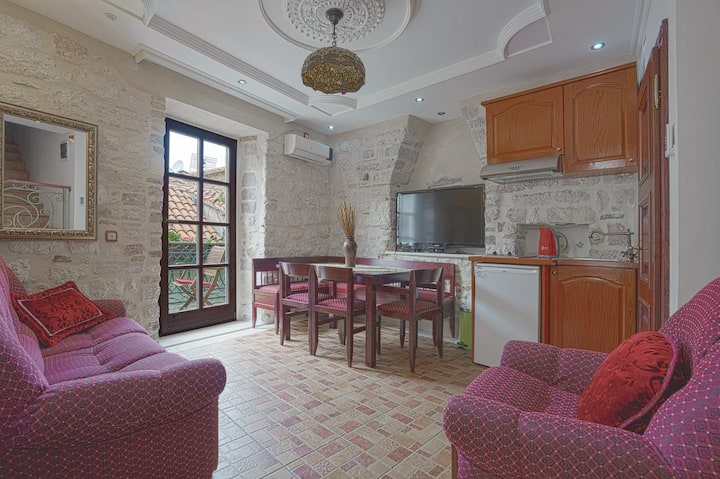 Two Bedroom Apartment With Balcony In Wine House - 科托