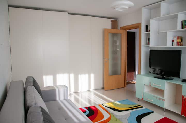 Colourful One Room Apartment - 부쿠레슈티