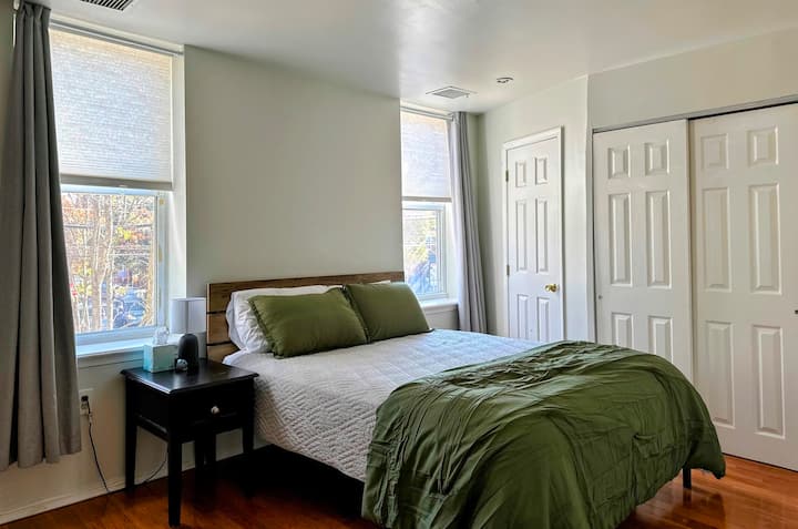 Bright 1br W/ Patio, Bella Vista - Southwest Center City - Philadelphia