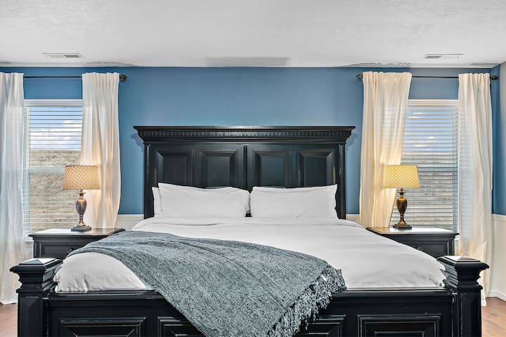 4500sqft Boise Home| 9 Beds & Dual Master| 85" Tv - Boise