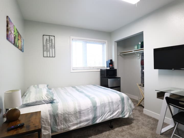 Private Room In Hostel With View/parking/gym 302 - Anchorage, AK