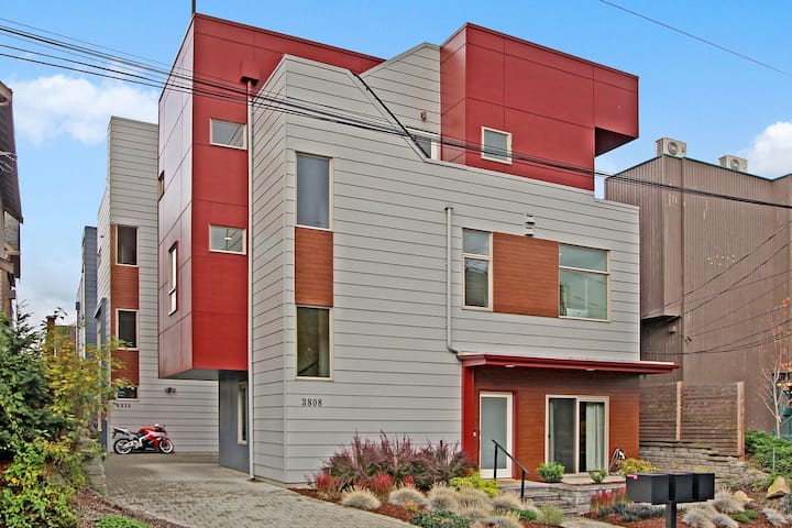 Modern Fremont Suite Close To Everything! - Seattle, WA