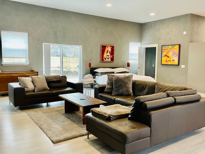 Mountain View Studio - Four Corners, MT