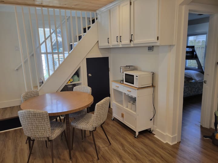 Blueberry Beach Cottage By Lake, Beach, & Sunsets! - South Haven, MI