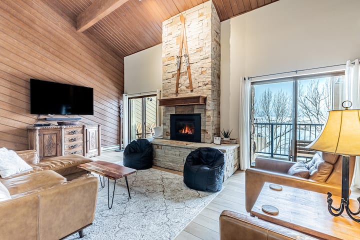 Just Steps Away From The Slopes, Sleeps 8! - Steamboat Springs