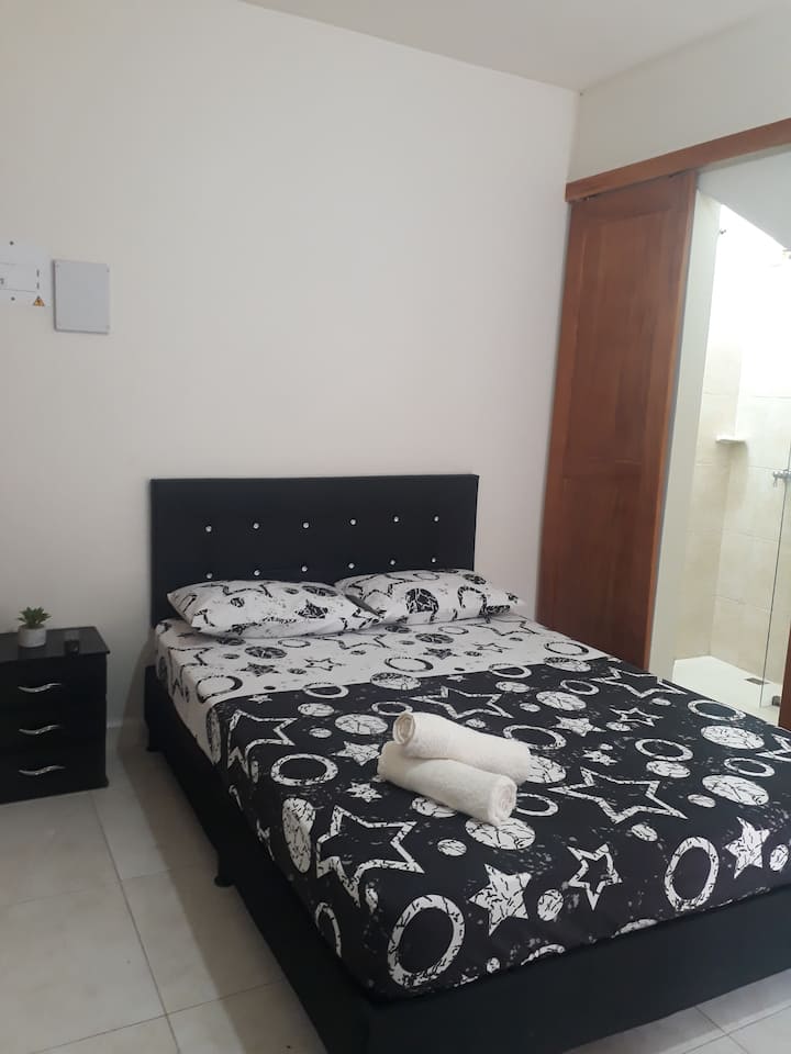 Amplia Habitación Con Baño Privado
Acceso A Cocina - Andes