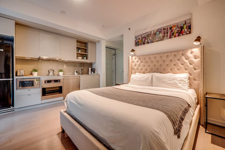 Modern Suite On Peter St - City View - Toronto