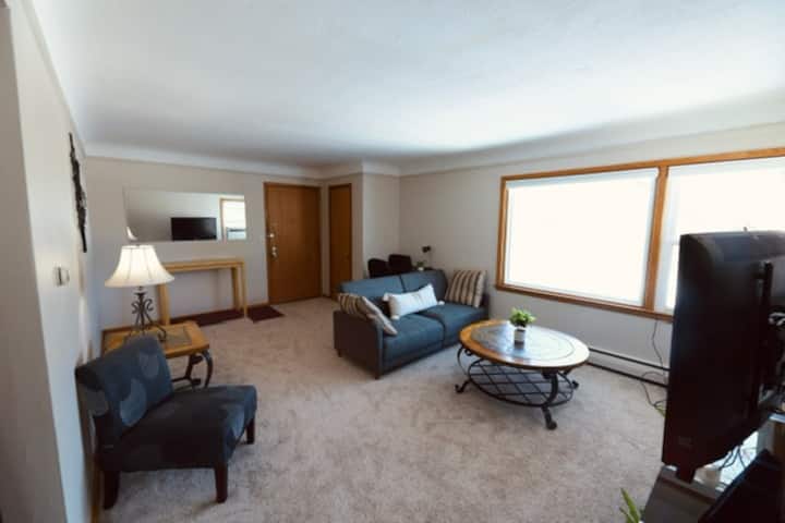 Cozy 2 Bed Apt|min->hospitals - Des Moines, IA