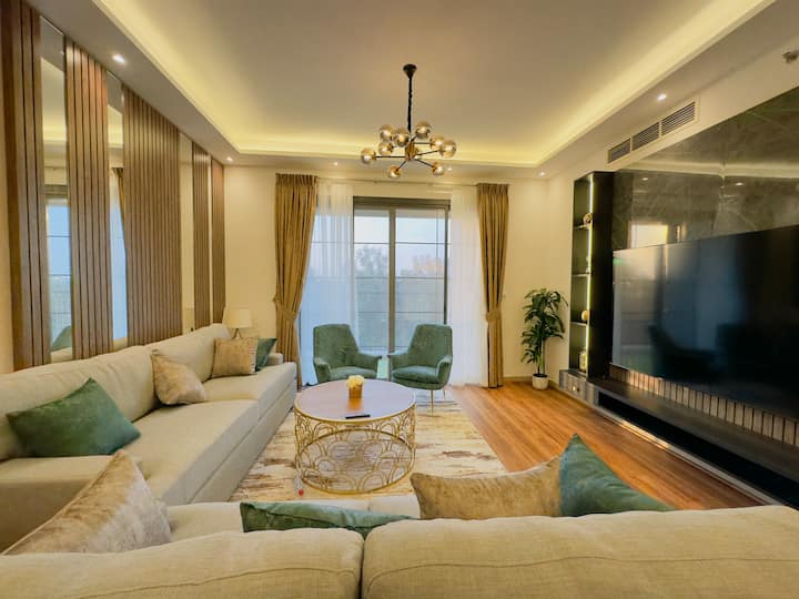 Luxury 3-bedroom Apartment - Dubai
