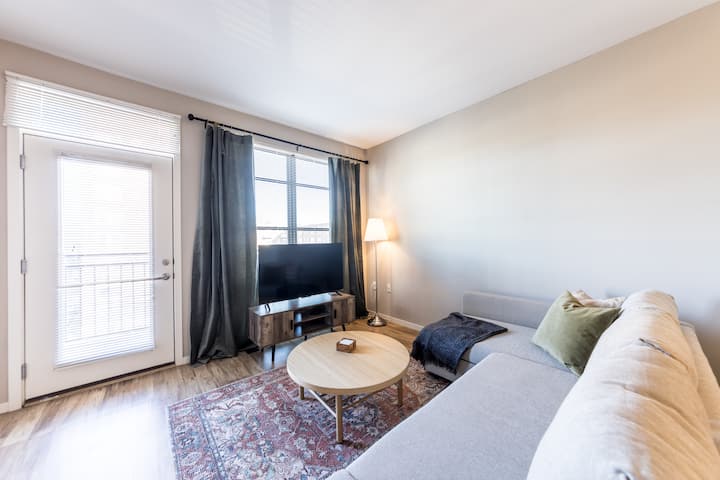 Garage Parking | Relaxing Condo Near Forrest Park - San Luis