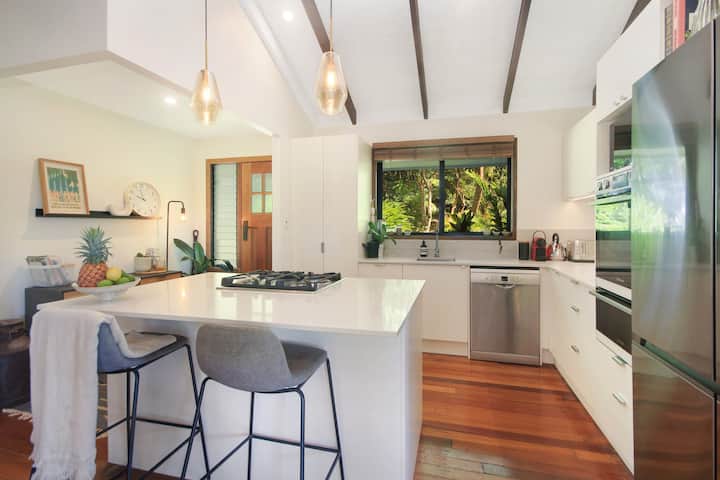 King Bed, Outdoor Bath, Bbq + Fireplace & Firepit - Mullumbimby