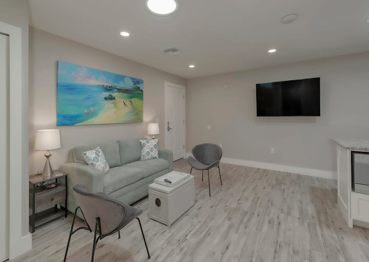 Dunedin Apartment W/free Parking And King Bed - Dunedin, FL