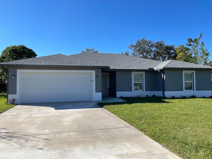 New Modern House Up To 8 People - Port St. Lucie, FL