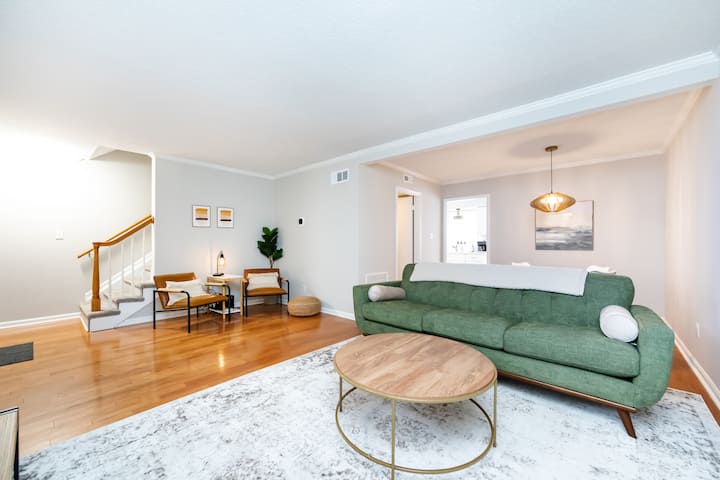 2 Story Mcm Townhouse-king Size Beds - Charlotte, NC