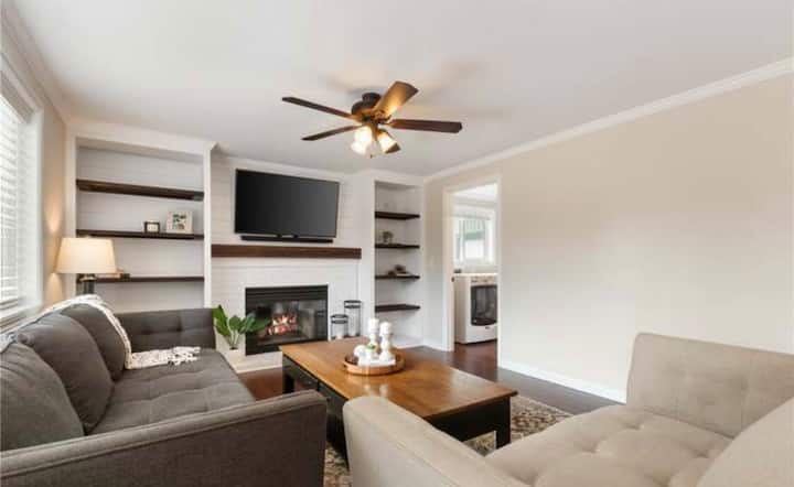 Modern And Spacious - Fox Island, WA