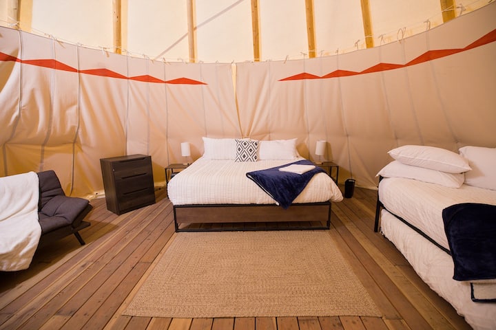 Yellowstone Fam Adventure Tipi Sleeps 7 W/ 1 King - Island Park, ID