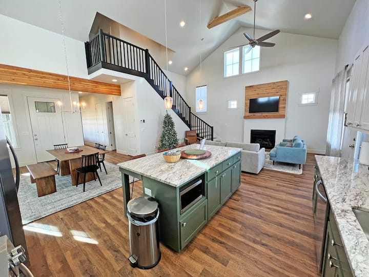 Where The Views Steal The Show | Sleeps 8 - パゴサ・スプリングス, CO