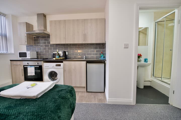 Gosford Park Studio 3 - Coventry - Coventry