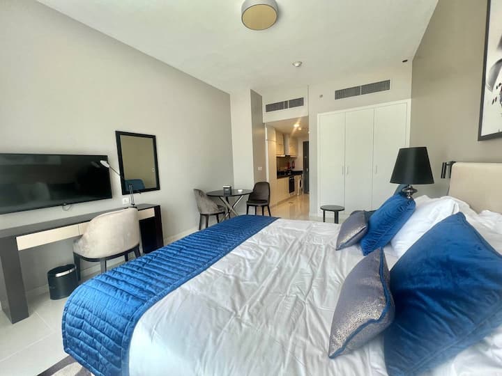 Live Luxury - Studio In Damac Hills Artesia C - Dubai