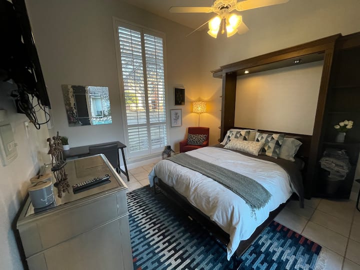 Guesthouse - Bright Bedroom, Bathroom, Kitchenette - Plano, TX