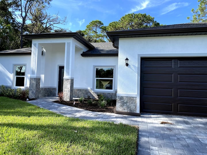 Modern, Warm Mineral Springs 8 Minutes Away! - North Port