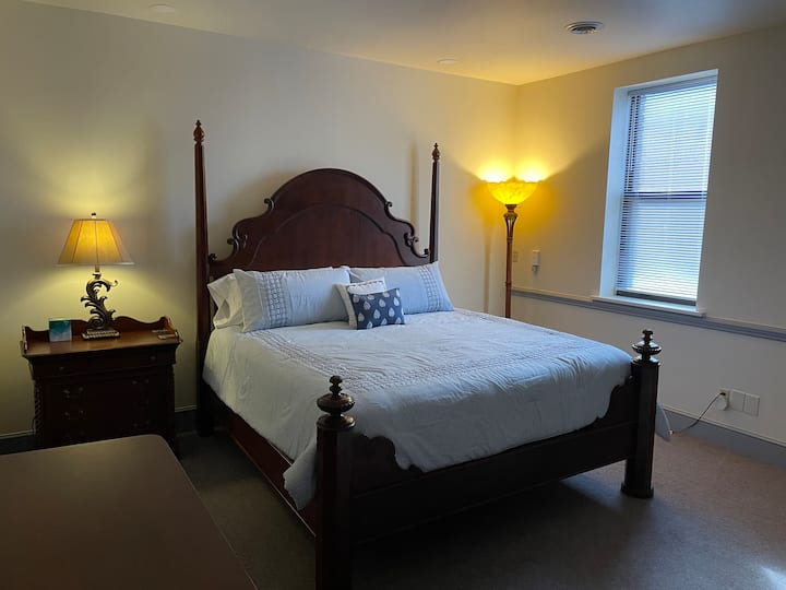 Quiet Downtown Apartment - Halifax, VA