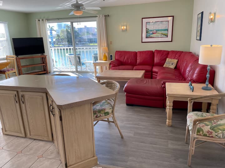 Parker Manor Water View 2 Br Apt - Clearwater Beach, FL