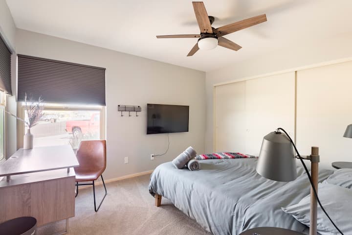 Cozy Getaway Room - Sun City, AZ